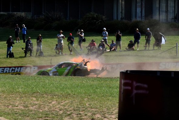 Bathurst: Schwerer Unfall, Porsche-Fahrer erleidet Knochenbruch